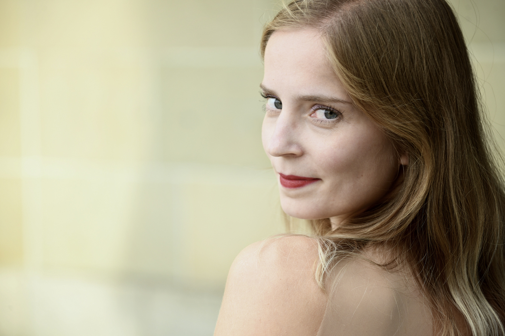 blick zurück Foto & Bild | portrait, streetfotografie mit menschen, portrait frauen Bilder auf ...