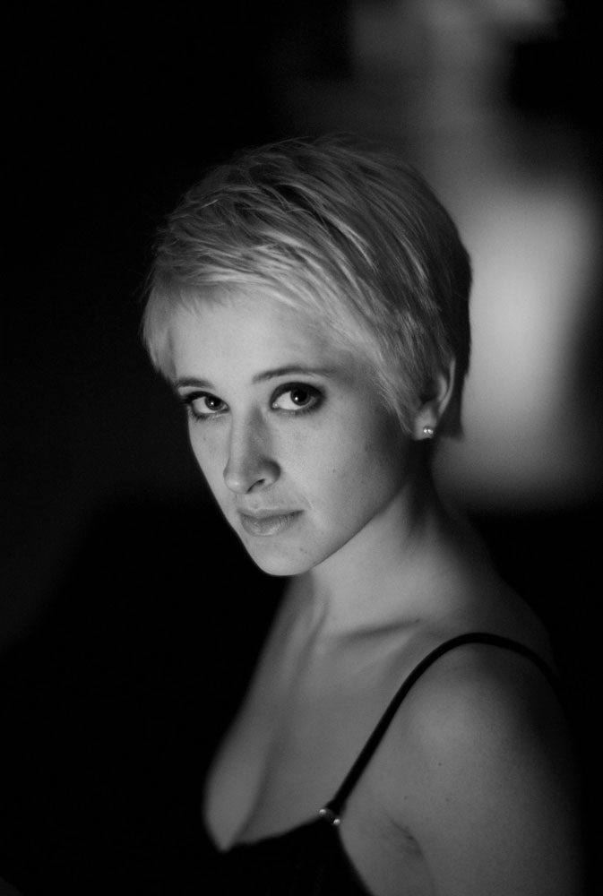 Blicke... Foto & Bild | portrait, portrait frauen, indoor Bilder auf ...