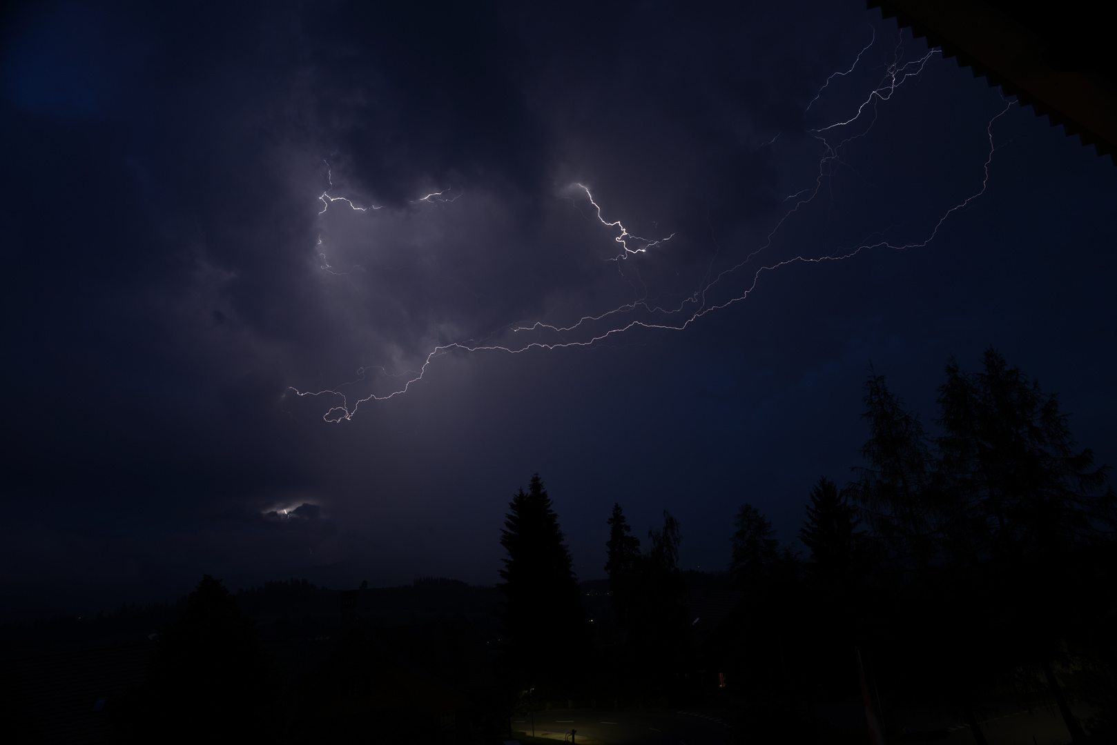 Blitzaufnahme 2 Blitze in einem Bild Foto & Bild | wolken, himmel ...