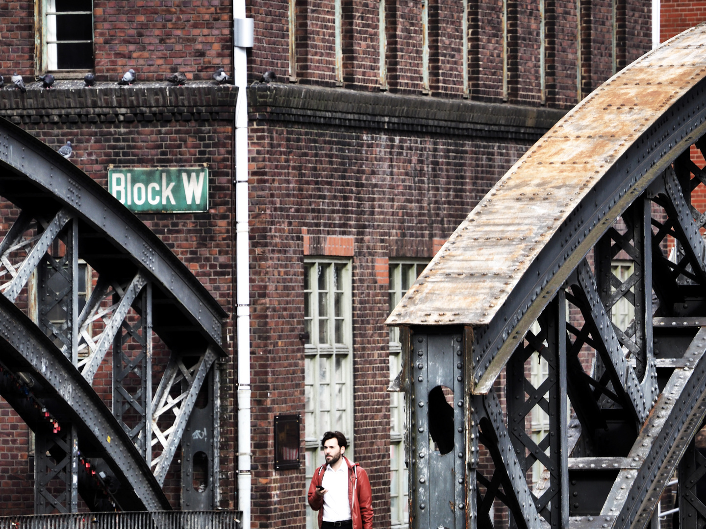 Block W Foto & Bild | architektur, streetfotografie mit menschen ...