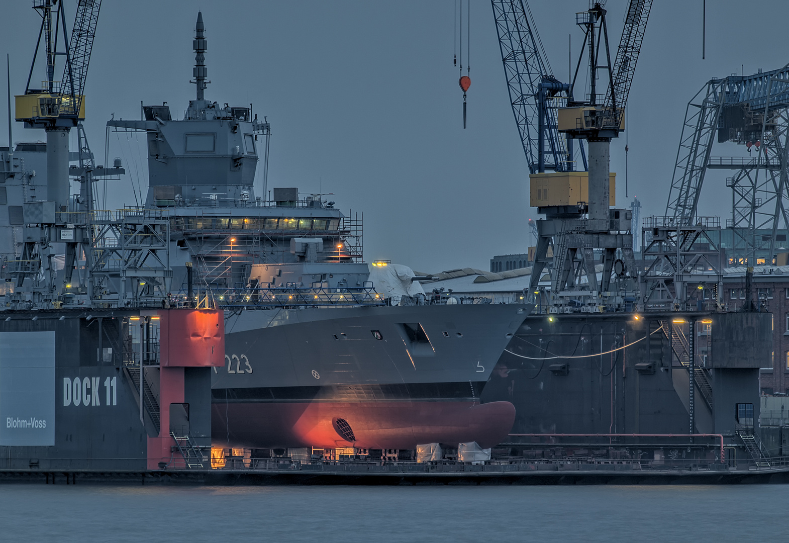 Blohm+Voss DOCK 11 Foto & Bild | hamburg, hafen, nachts Bilder auf ...