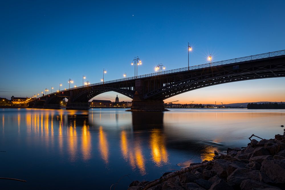 Blue Hour Foto & Bild | architektur, deutschland, europe Bilder auf ...