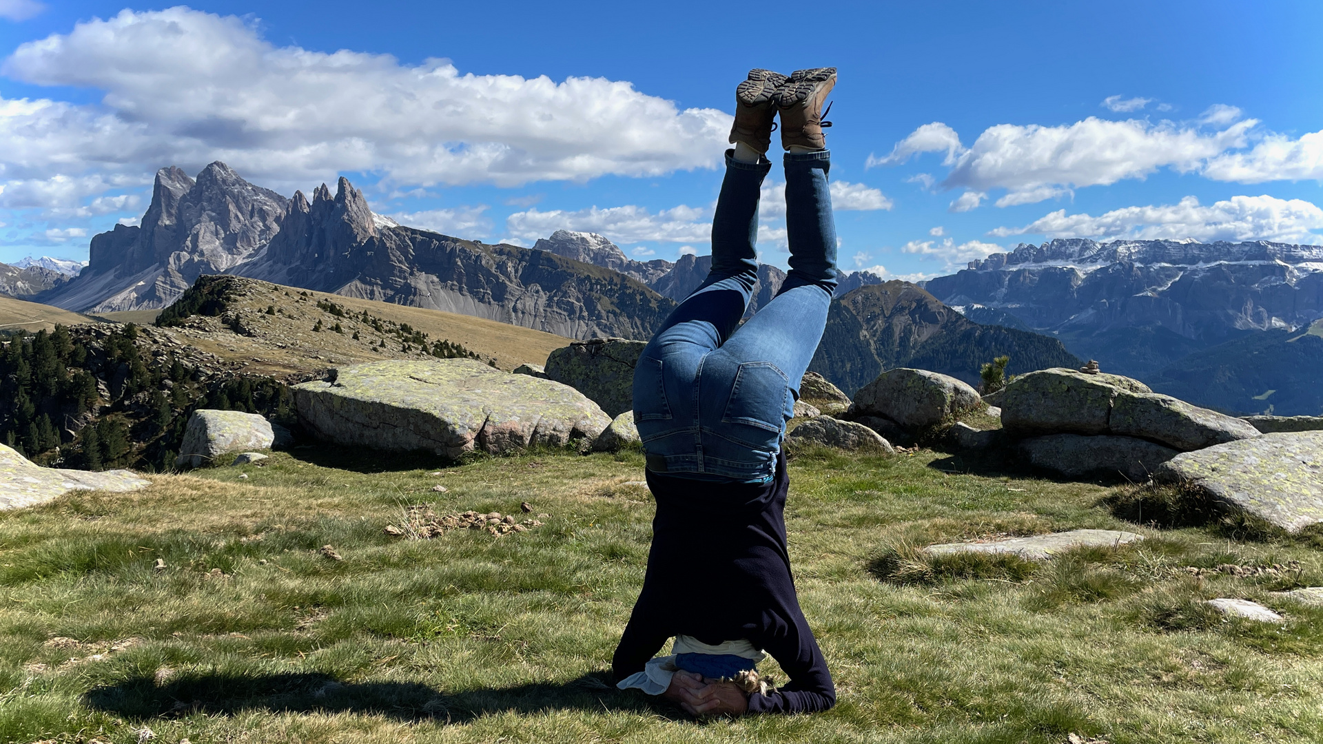 Blue Langkofel Headstand Südtirol (2022) Foto & Bild | italy, world ...