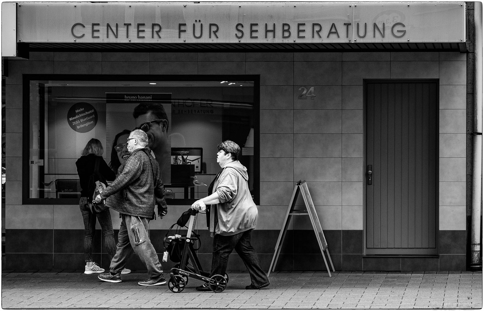 Blue Monday Foto Bild Streetfotografie Mit Menschen Projekte Blue Monday Foto Bild Streetfotografie Mit Menschen Projekte
