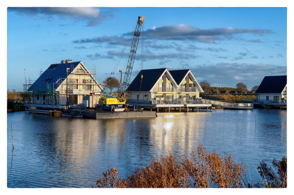 Blue Monday - Baustelle Pfahlhaus auf der Harle Foto & Bild | Bilder ...