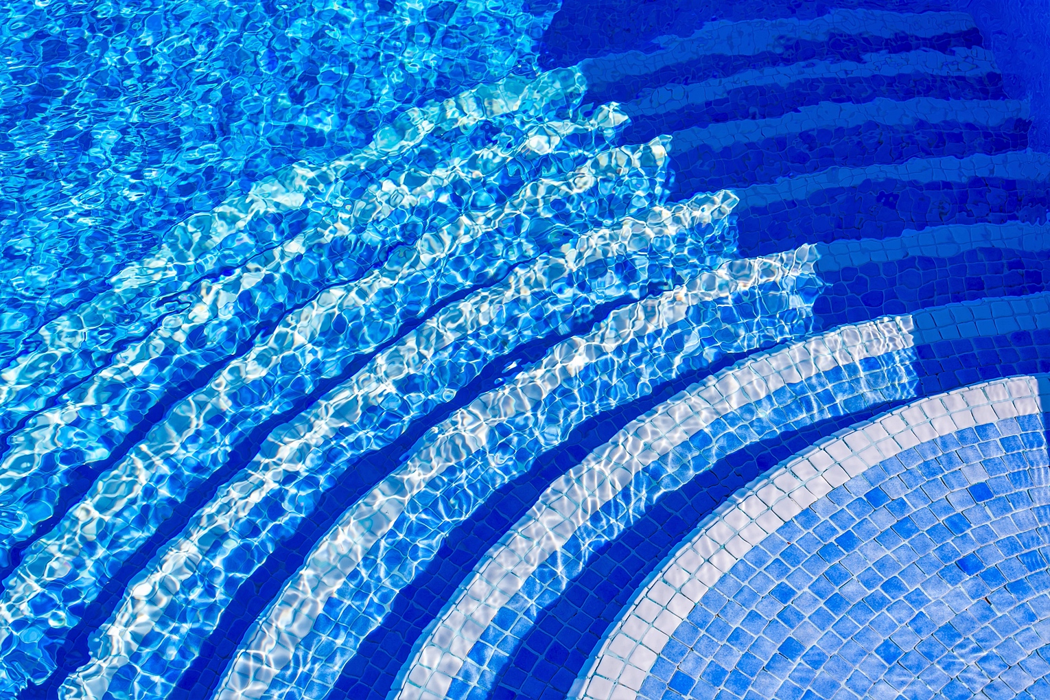 blue monday pool Foto & Bild | blue, spezial, wasser Bilder auf ...