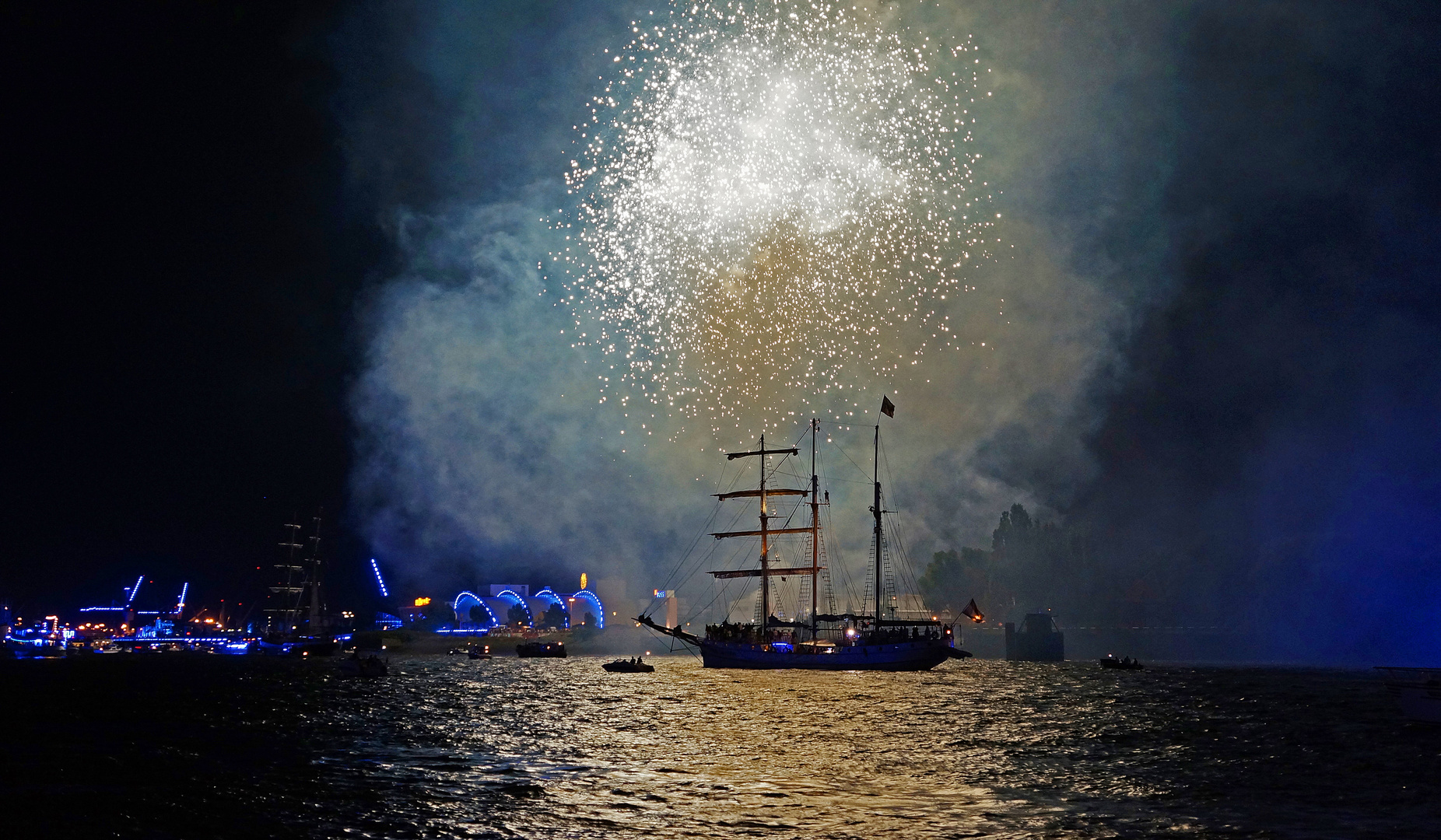 Blue-port Foto & Bild | deutschland, europe, hamburg Bilder auf ...