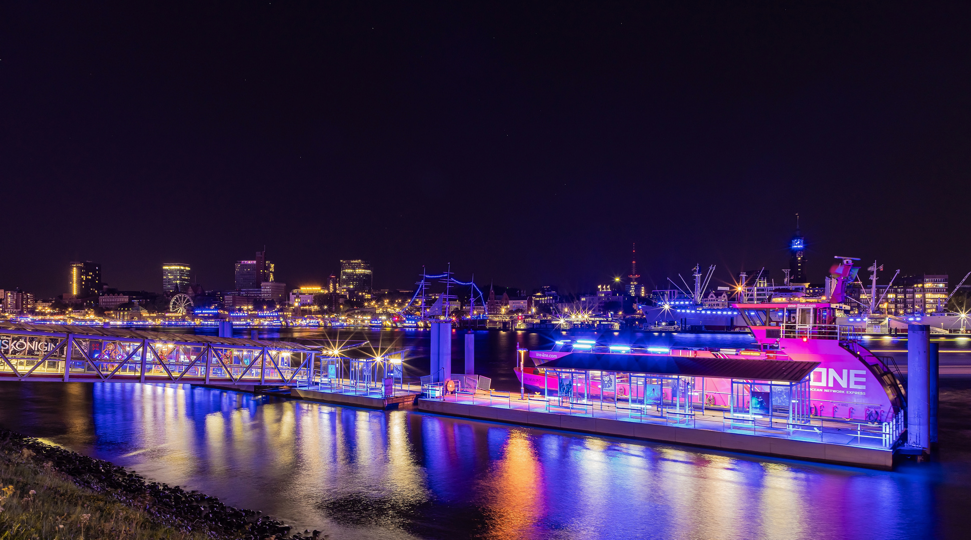 Blue Port Hamburg - gegenüber Foto & Bild | deutschland, europe ...
