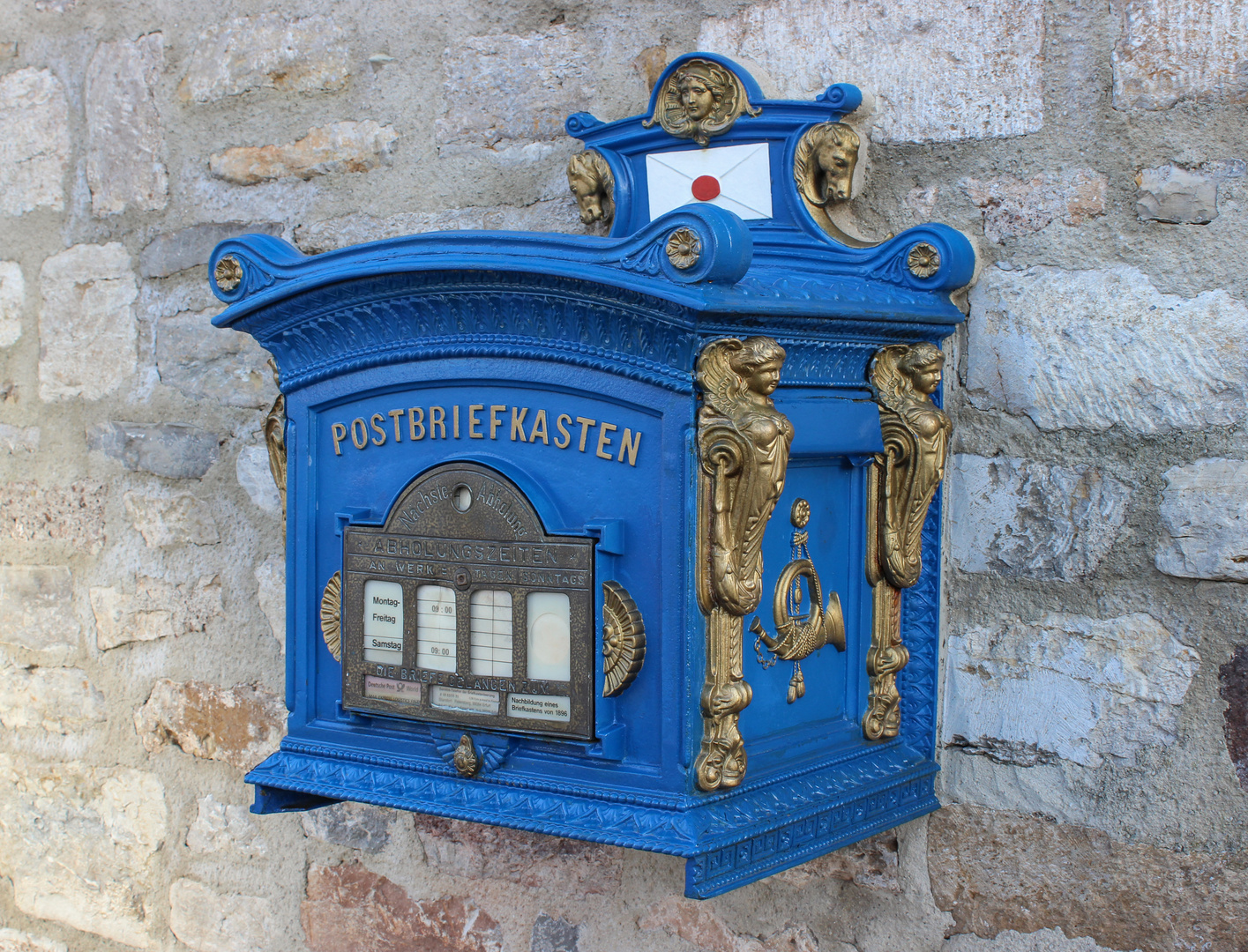 blue postman Foto & Bild | architektur, stadtmöbel, briefkästen Bilder ...