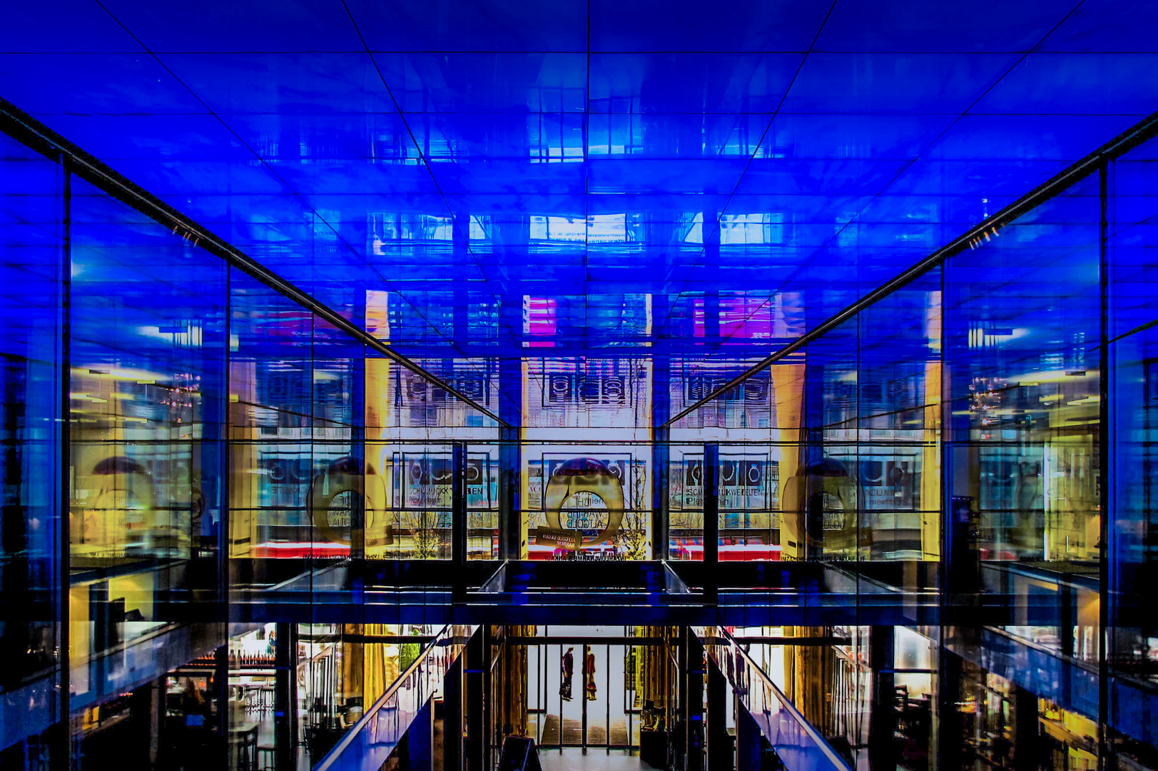 Blue Shopping Foto & Bild | architektur, kunstfotografie & kultur, projekte Bilder auf fotocommunity