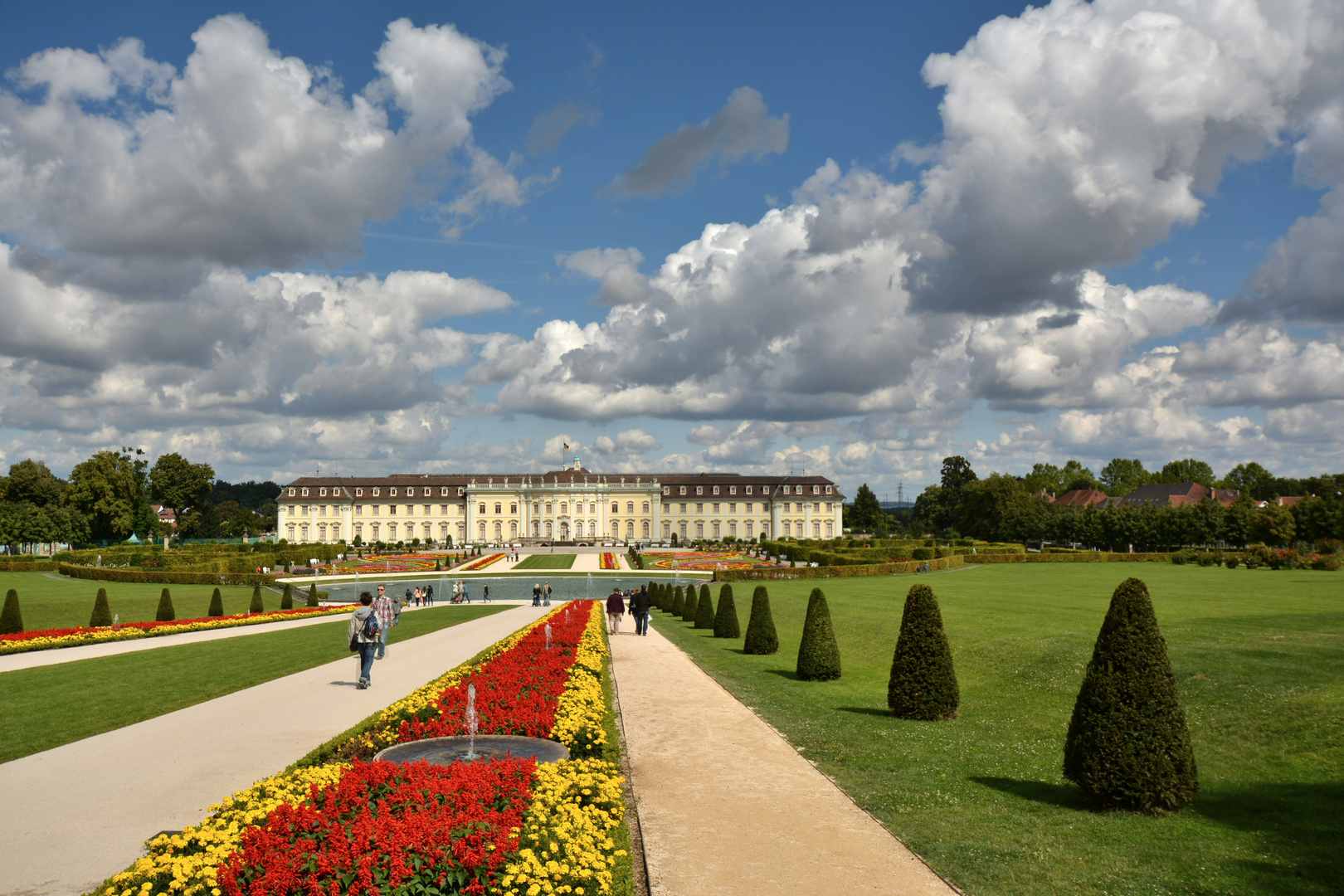 Blühendes Barock in Ludwigsburg Foto & Bild | architektur, schlösser ...