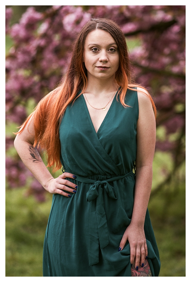 Blüten im Hintergrund Foto & Bild | outdoor, portrait, fashion Bilder auf fotocommunity