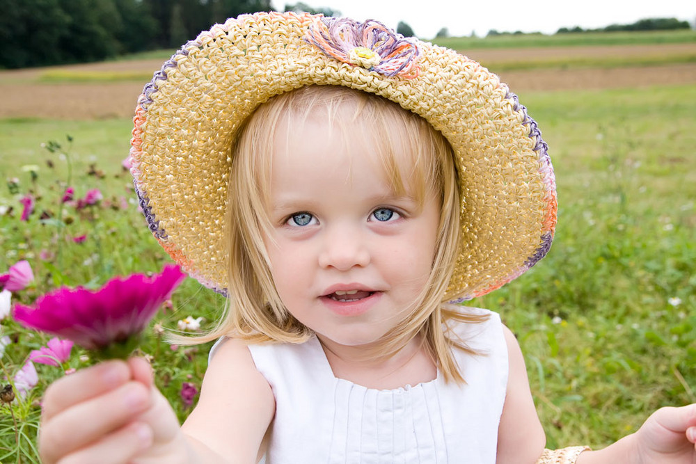 Blumenwiese II Foto & Bild | kinder, kinder ab 2, menschen Bilder auf ...