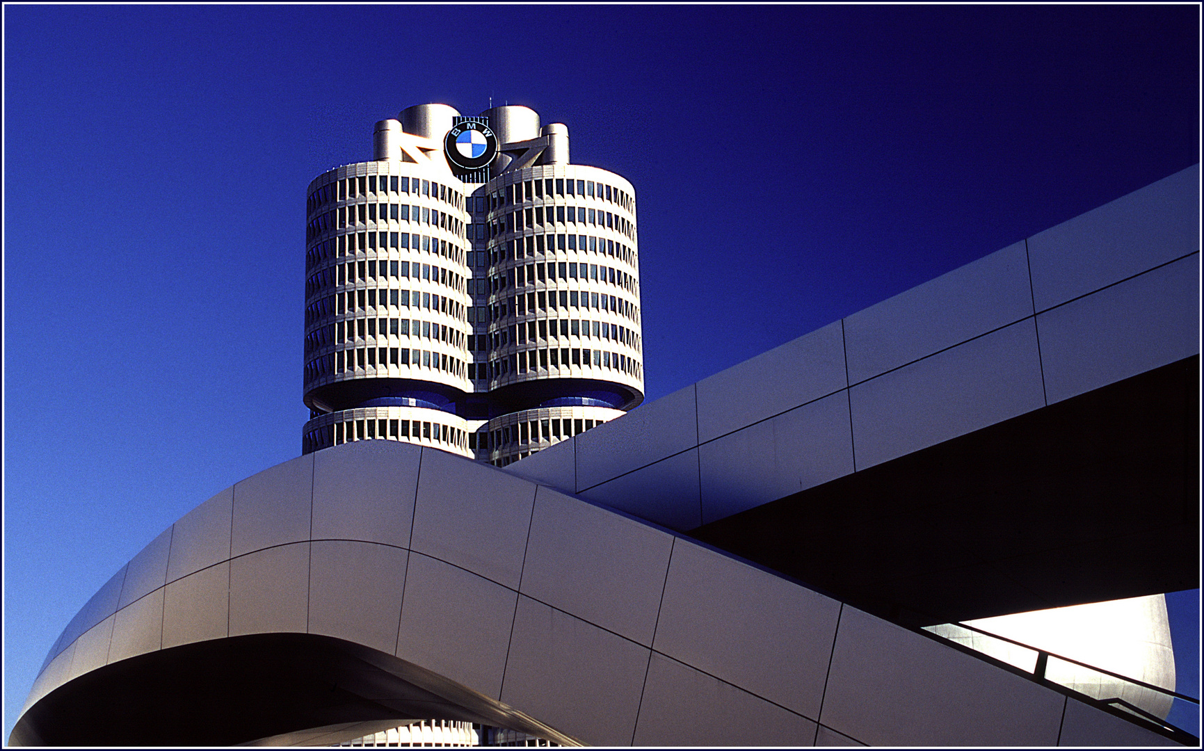 BMW - München Foto & Bild | architektur, stadtlandschaft, skylines ...
