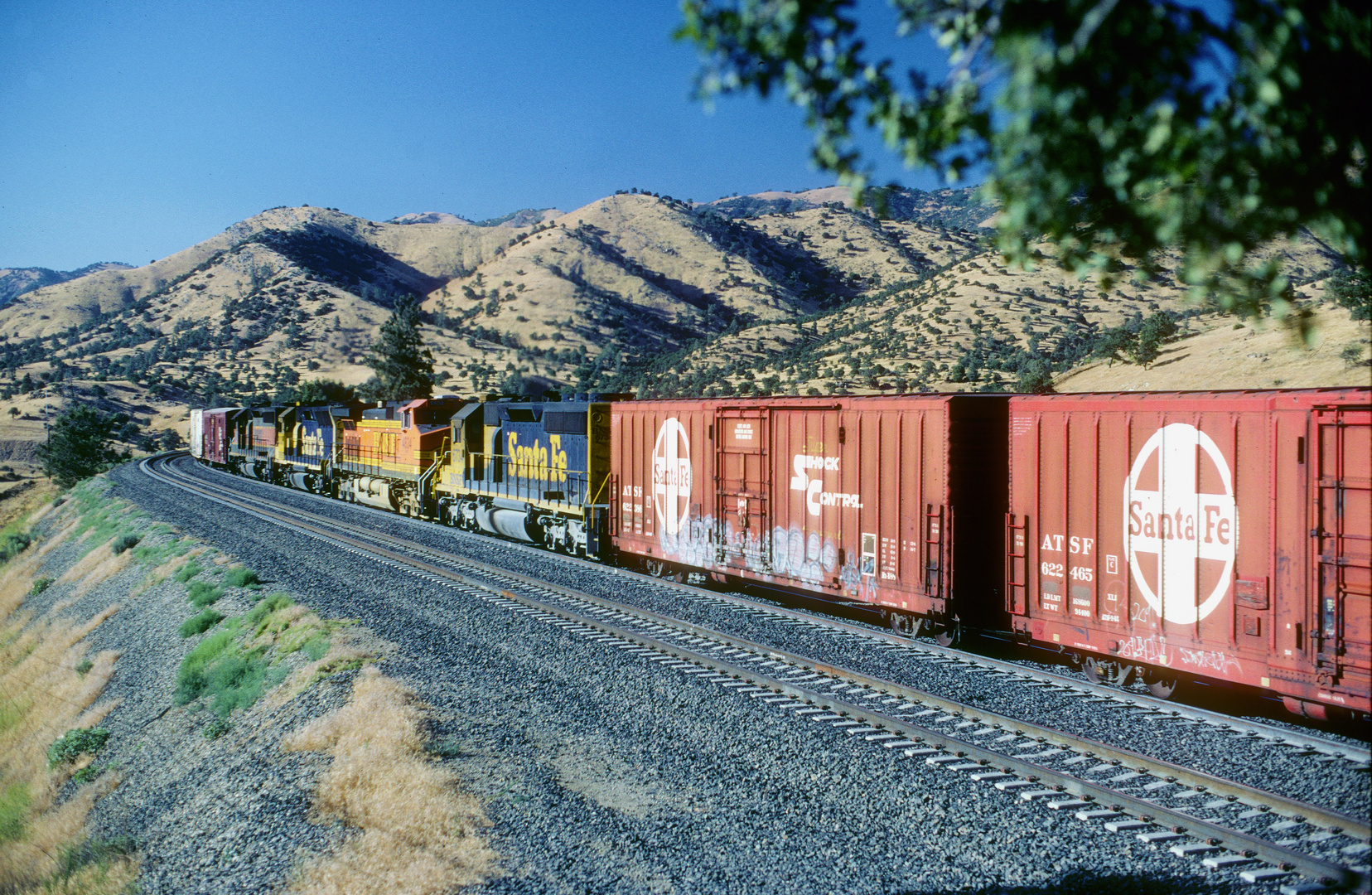 BNSF/Santa Fe Helper, Tehachapi Loop, spätes Nachmittagslicht, CA Foto ...