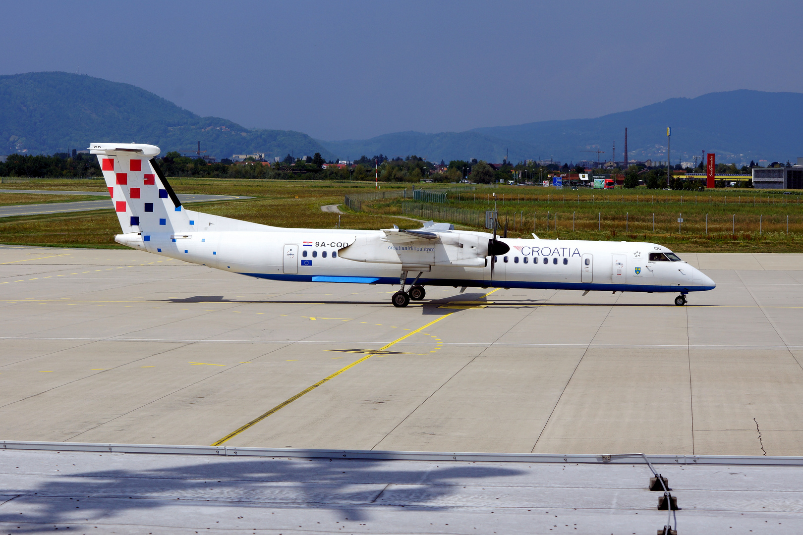 Bombardier Dash 8 Q400 Foto & Bild | luftfahrt, passagiermaschinen ...