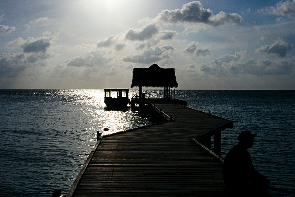 Boot am Steg Foto & Bild | landschaft, meer & strand, natur Bilder auf ...