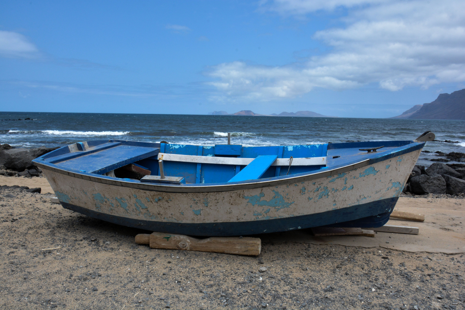 Boot am Strand Foto & Bild | schiffe und seewege, boote, verkehr ...