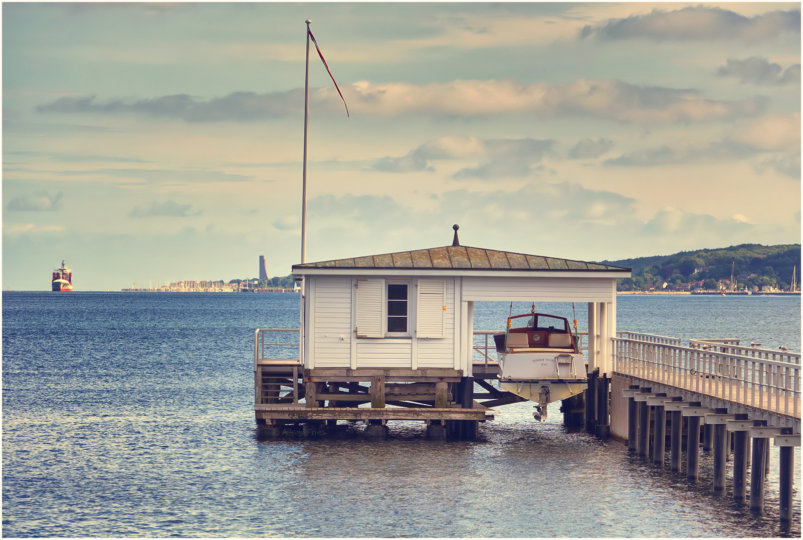 Bootshaus 1/2 Foto & Bild | city, outdoor, blau Bilder auf fotocommunity