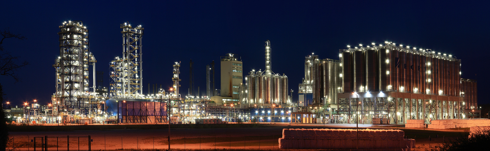 Borealis Burghausen Foto & Bild | archiv - kritik am bild, kritik am ...