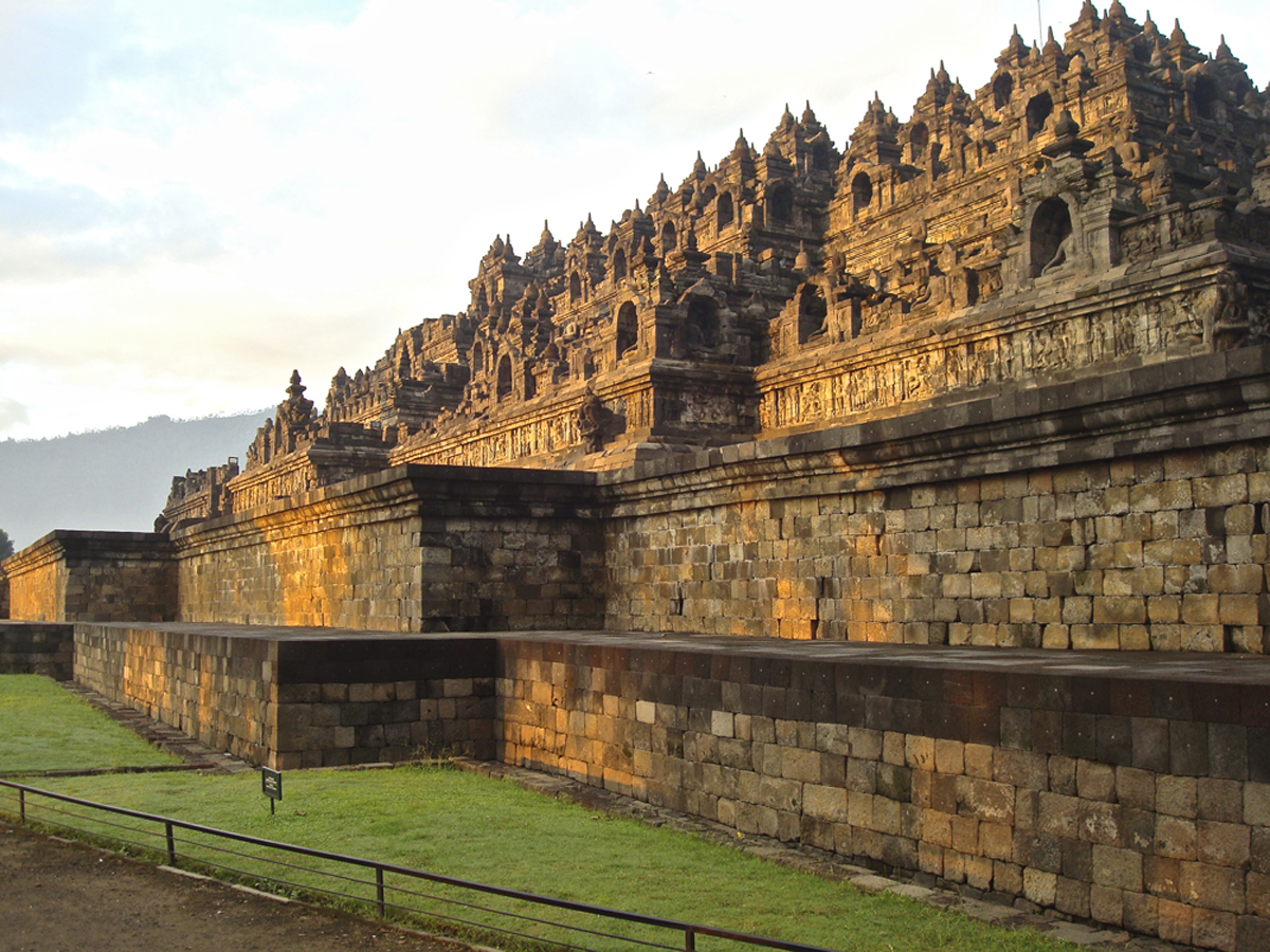 Borobudur Stupa Imagen & Foto | asia, indonesia, southeast asia Fotos ...