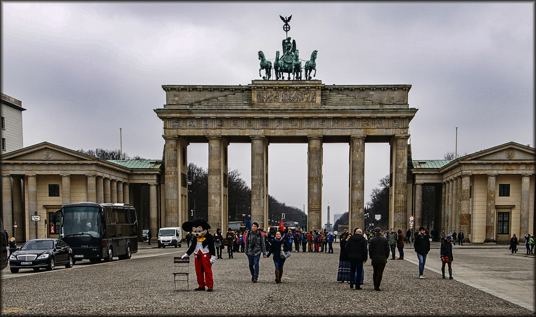 Brandenburger Tor Foto & Bild | architektur, streetfotografie mit menschen, stadtlandschaft ...