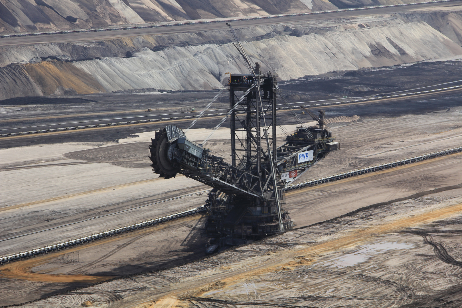 Braunkohleabbau in Garzweiler - Kohlebagger Foto & Bild | industrie und ...