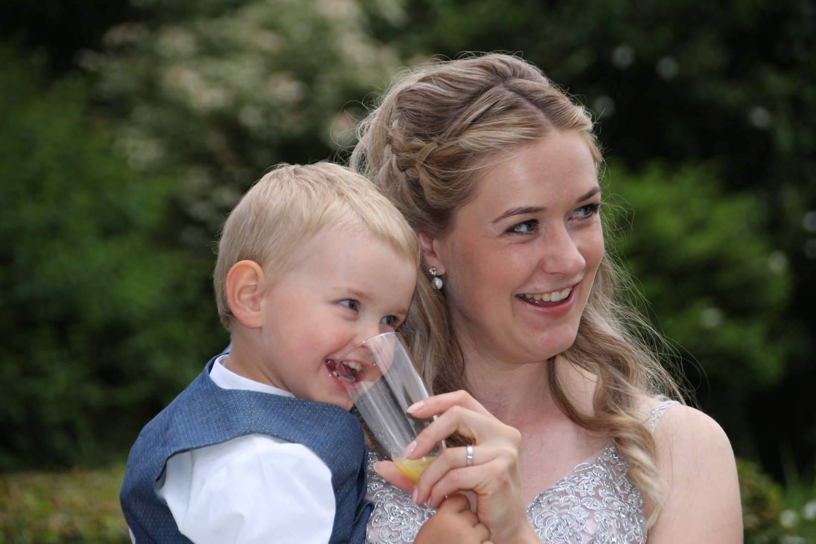 Braut mit Kind Foto & Bild | hochzeit, menschen Bilder auf fotocommunity