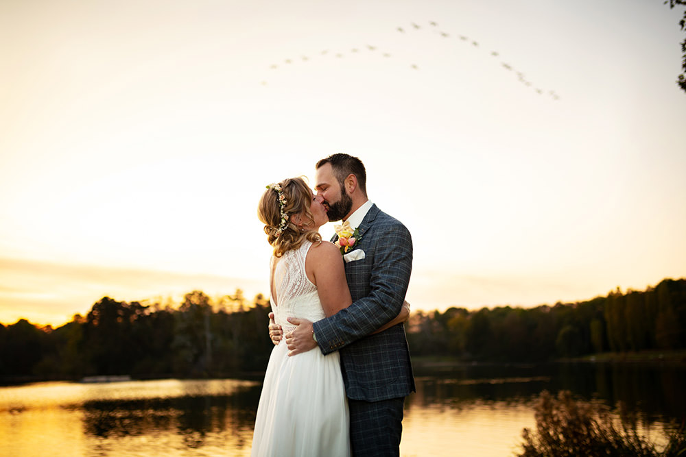 Brautpaar am See Foto & Bild | hochzeit, menschen Bilder auf fotocommunity
