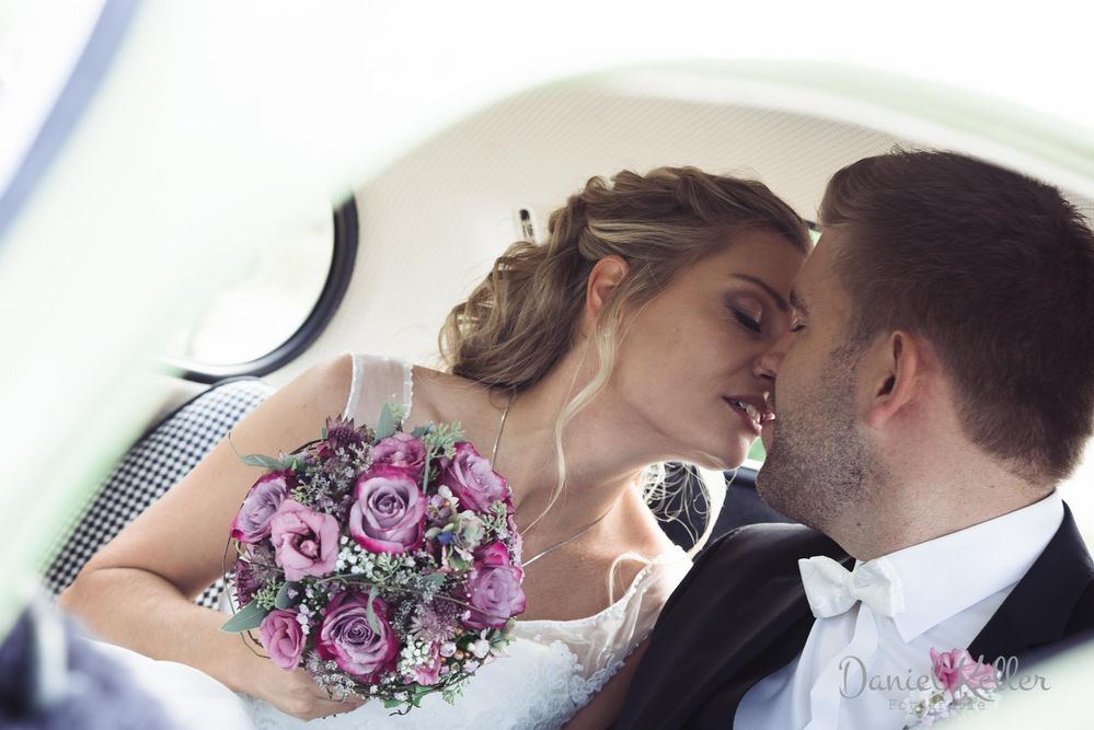 Brautpaar im Auto Foto & Bild | hochzeit, wedding, portrait Bilder auf fotocommunity