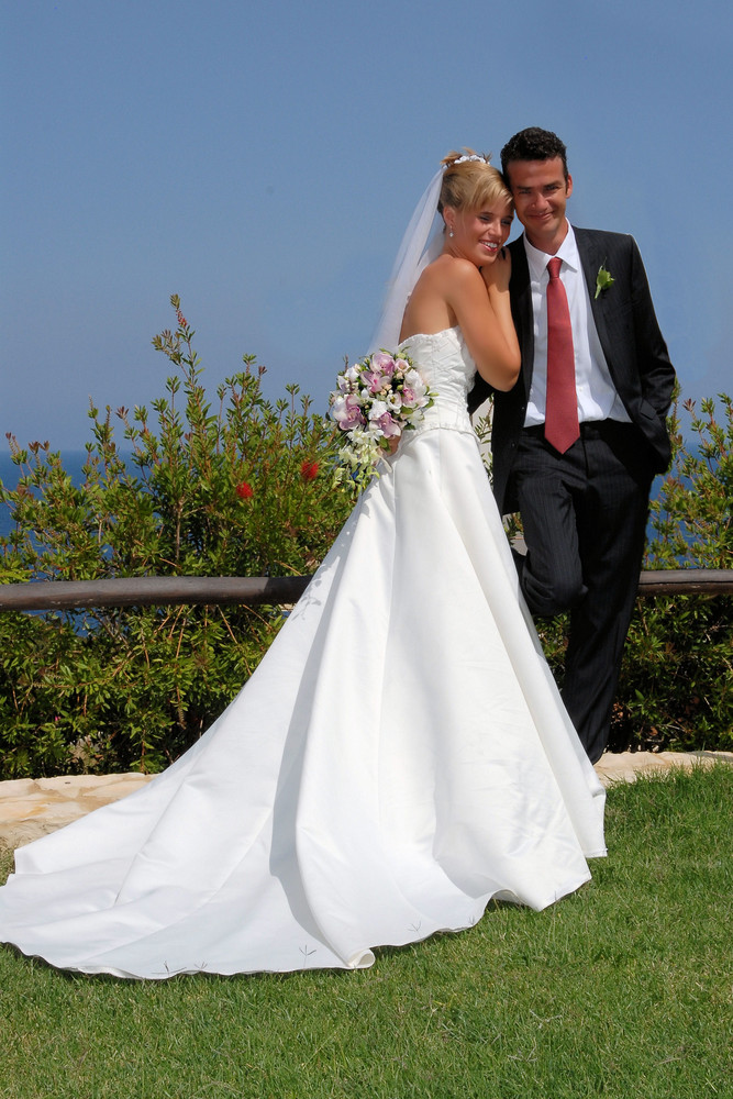 Brautpaar im Garten Foto & Bild | hochzeit, hochzeitsfotos, menschen Bilder auf fotocommunity