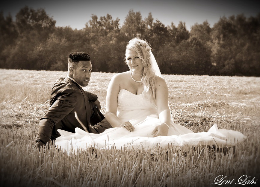 "Brautpaar im Stoppelfeld" Foto & Bild | hochzeit, menschen Bilder auf fotocommunity