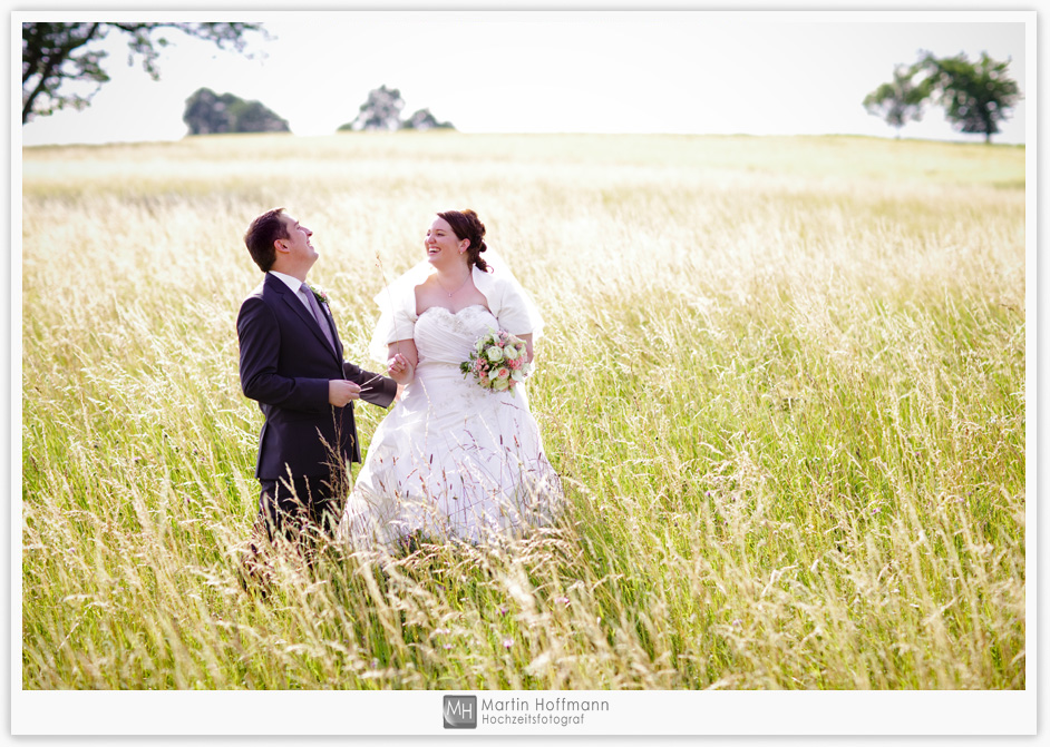 Brautpaar in Wiese Foto & Bild | hochzeit, collagen, menschen Bilder auf fotocommunity