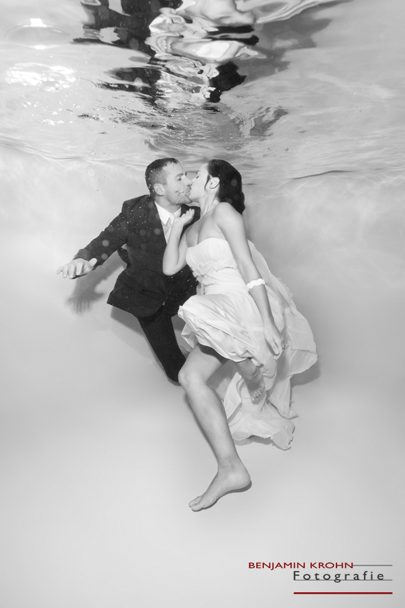 BRAUTPAAR UNTERWASSER SHOOTING Foto & Bild | hochzeit, trash the dress, kleid Bilder auf ...