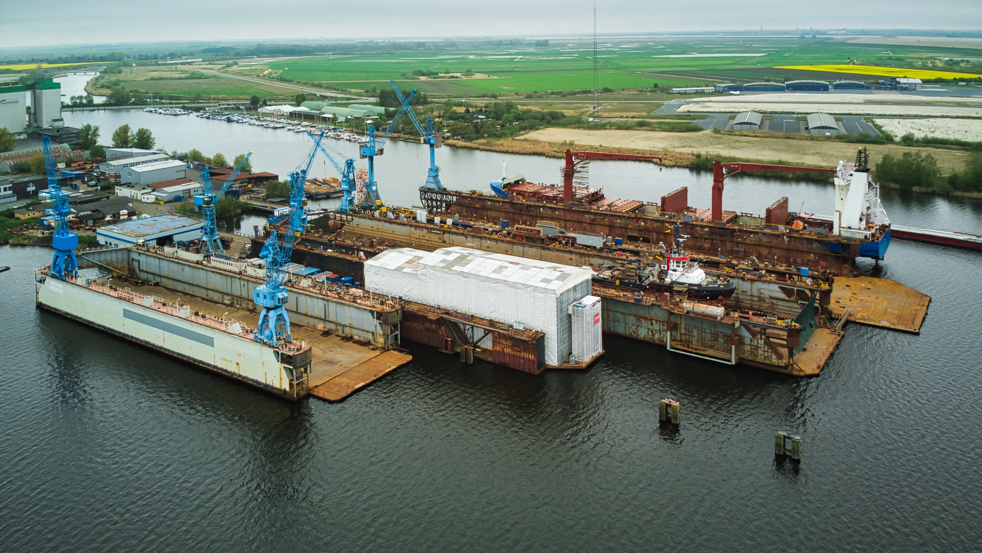 BREDO DRY DOCKS im Fischereihafen von Bremerhaven Foto & Bild | Bilder ...