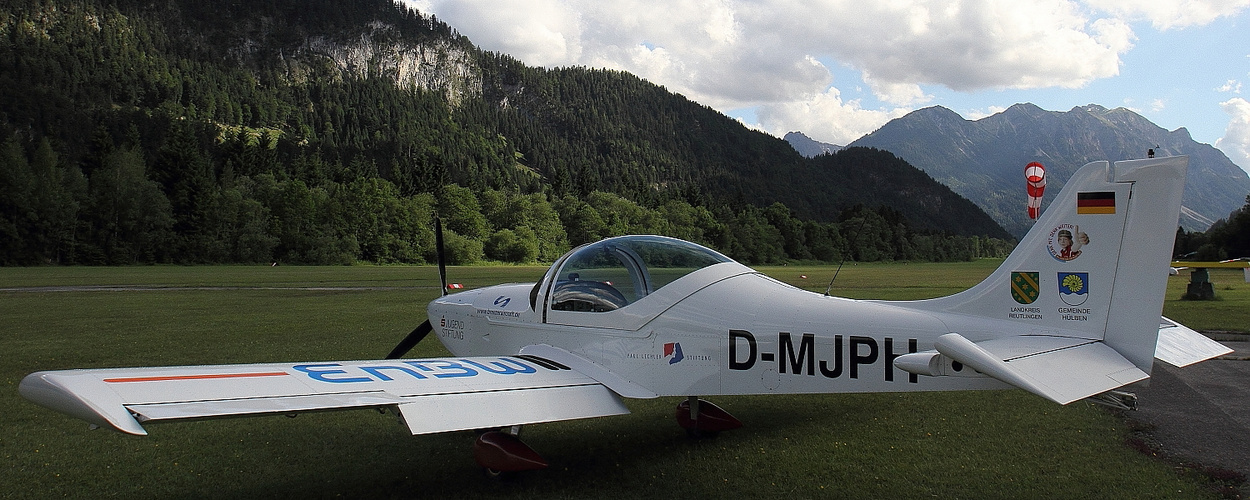 BREEZER AIRCRAFT - D-MJPH - in LOIR / Höfen - Tirol - am 24.06.2015 ...