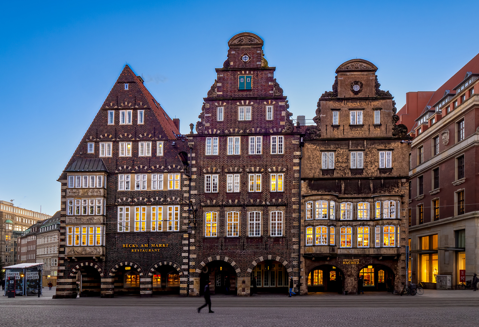 Bremer Fassaden Foto & Bild | architektur, streetfotografie mit menschen, stadtlandschaft Bilder ...