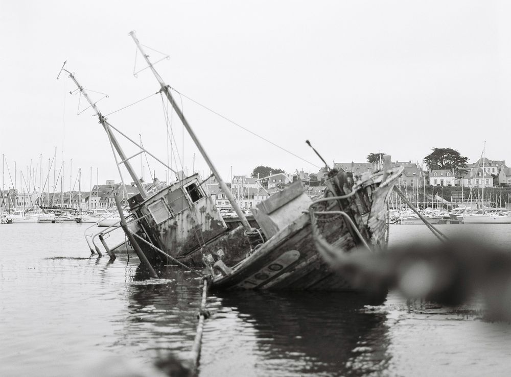 Bretagne Schiffswrack Foto & Bild | nature, meer küste hafen, world ...