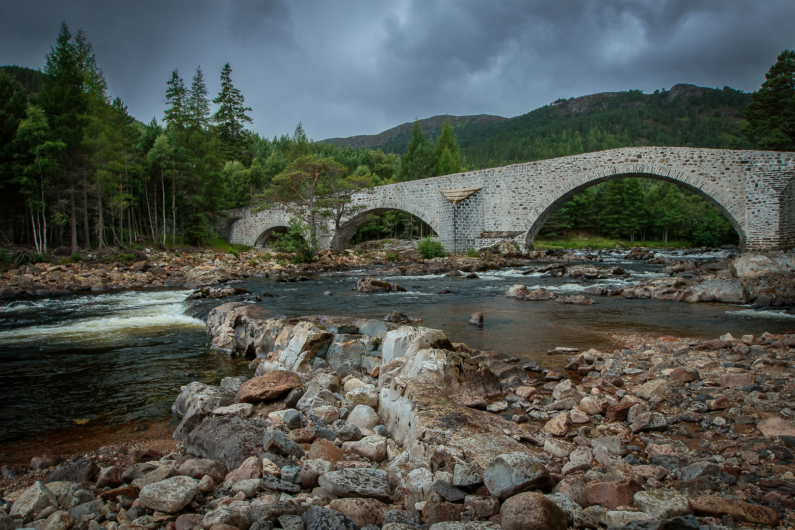 Bridge across the river Dee - Scotland 2017 photo et image | europe ...