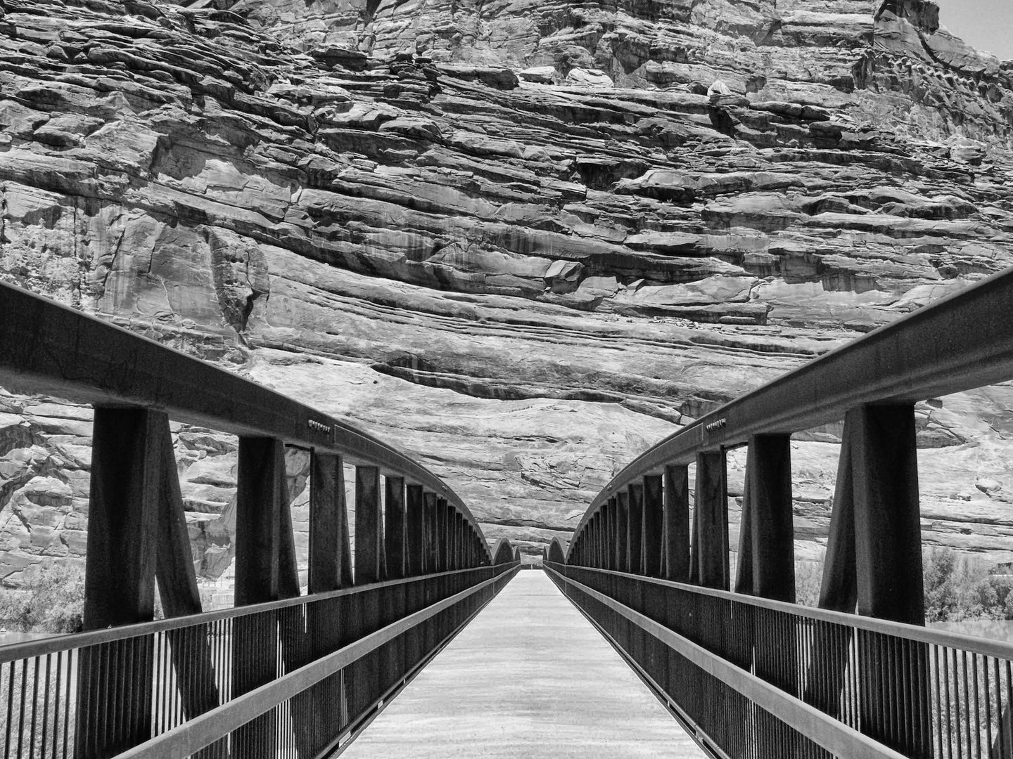 Bridge to Nowhere Foto & Bild | brücke, architektur, monochrom Bilder ...