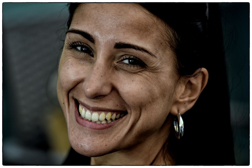 bright smile Foto & Bild | portrait, streetfotografie mit menschen, portrait frauen Bilder auf ...