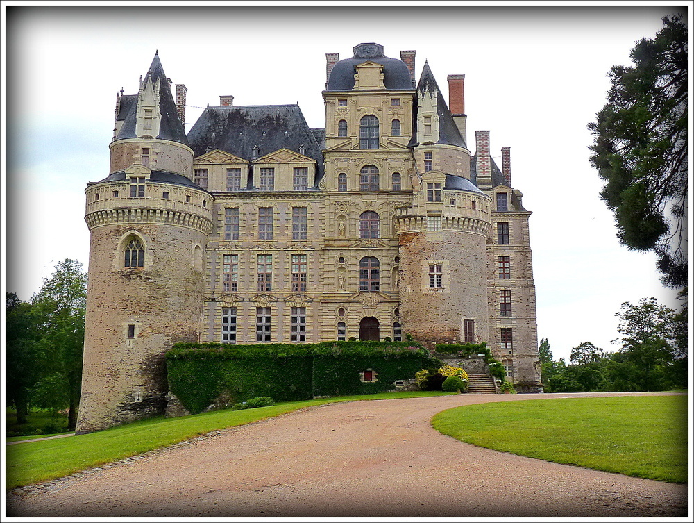 BRISSAC photo et image | architecture, châteaux, bretagne et autour ...