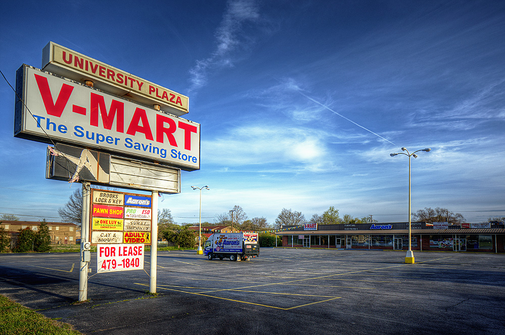 Broken Signs: V-Mart Foto & Bild | north america, united states ...