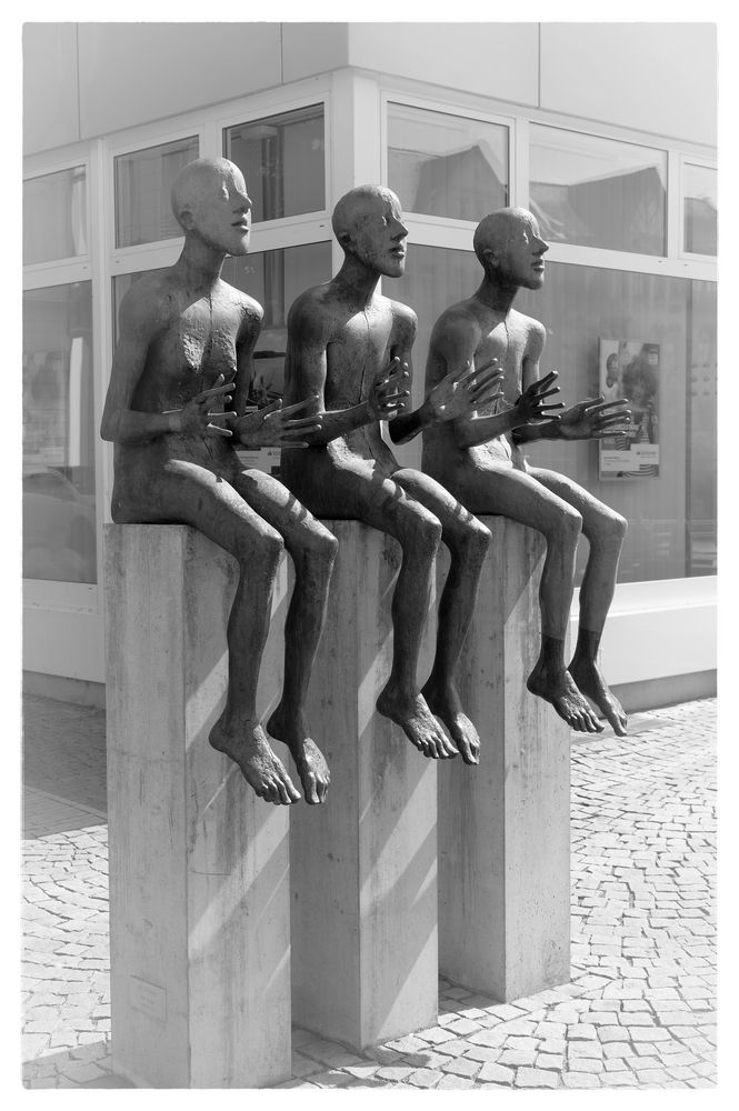 Bronzeplastik „Für Toleranz“ in Gera Foto & Bild | skulptur, gera ...