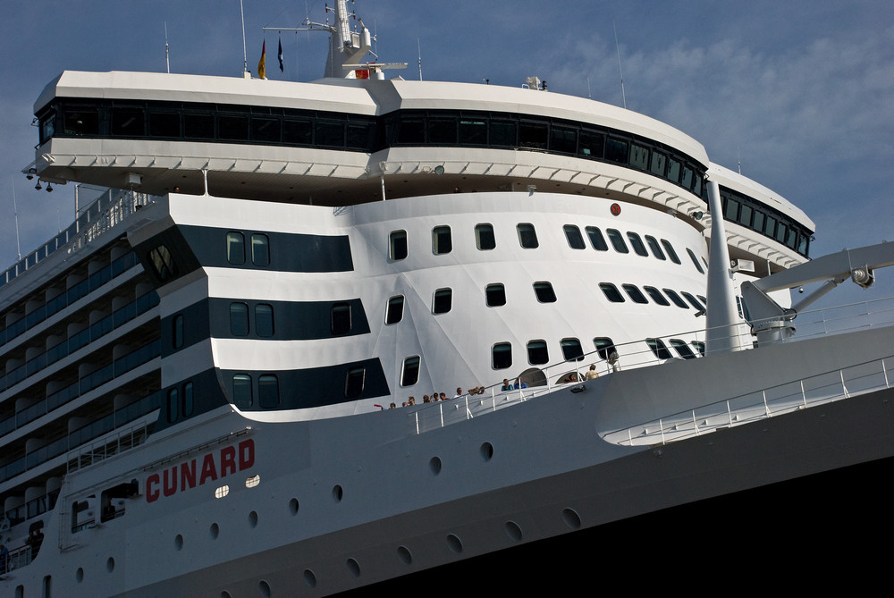 Brücke der Queen Mary 2 Foto & Bild | deutschland, europe, hamburg ...