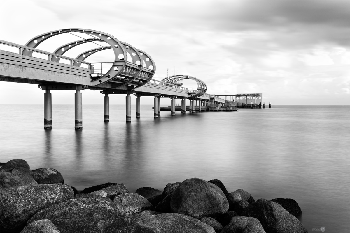 Brücke ins Licht Foto & Bild | monochrom, bearbeitungs - techniken, fotos Bilder auf fotocommunity