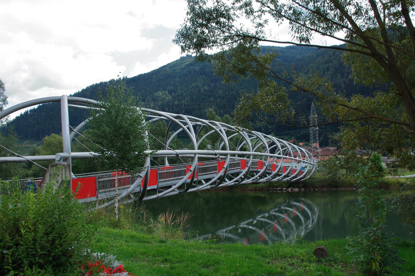 Brücke über die Mur in Unzmarkt in der Steiermark. Österreich. Foto ...