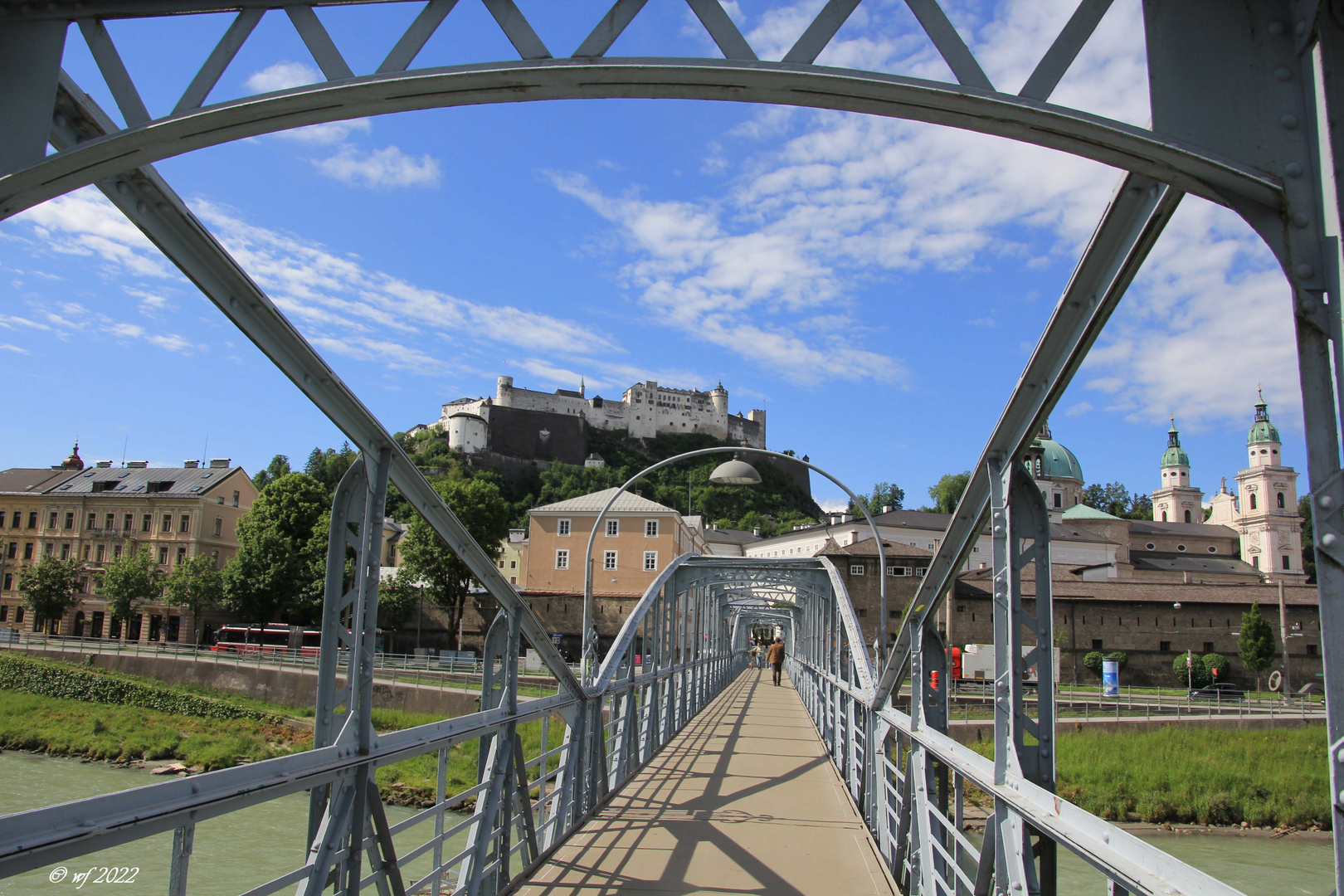 Brücke und Salzburger Bauwerke Foto & Bild | architektur, landschaft ...