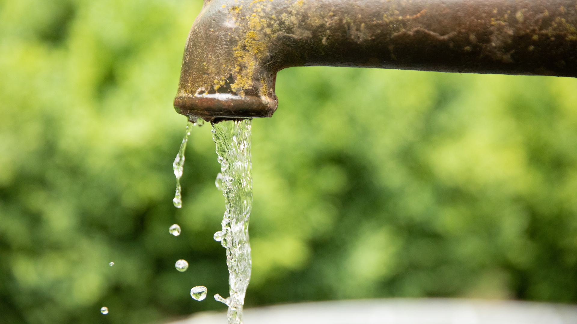 Brunnen Foto & Bild | sonstiges, wasser im detail, natur Bilder auf ...