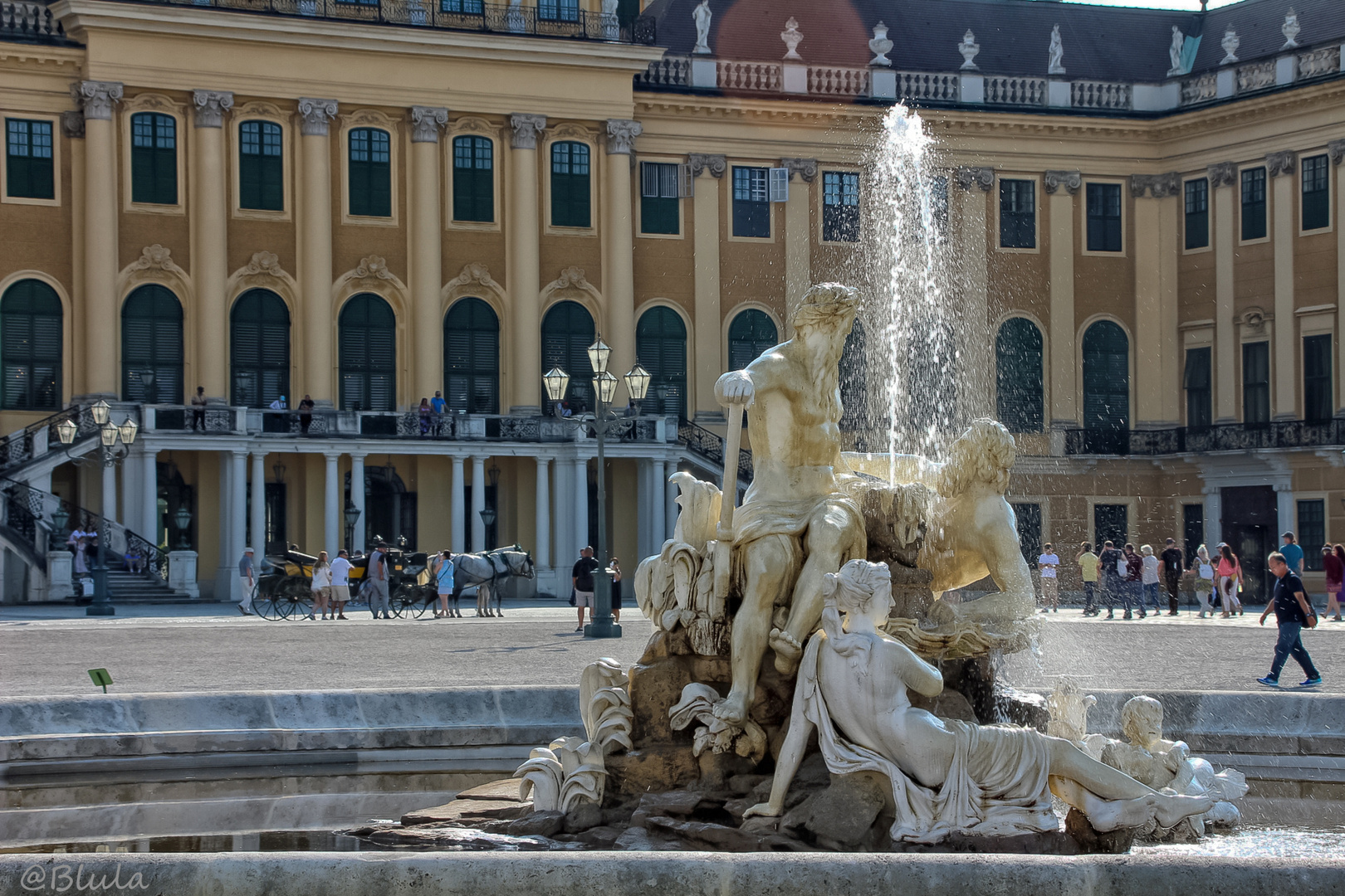 Brunnen im Ehrenhof von Schloss Schönbrunn (2) Foto & Bild | österreich ...